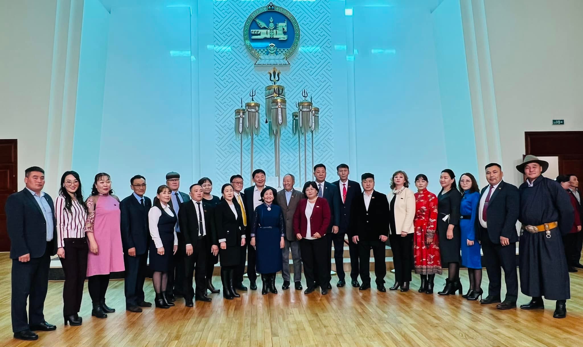 VIP76.mn | Дорноговь аймгийн Иххэт, Сайншанд сумын төлөөллийг Төрийн ордонд хүлээн авлаа