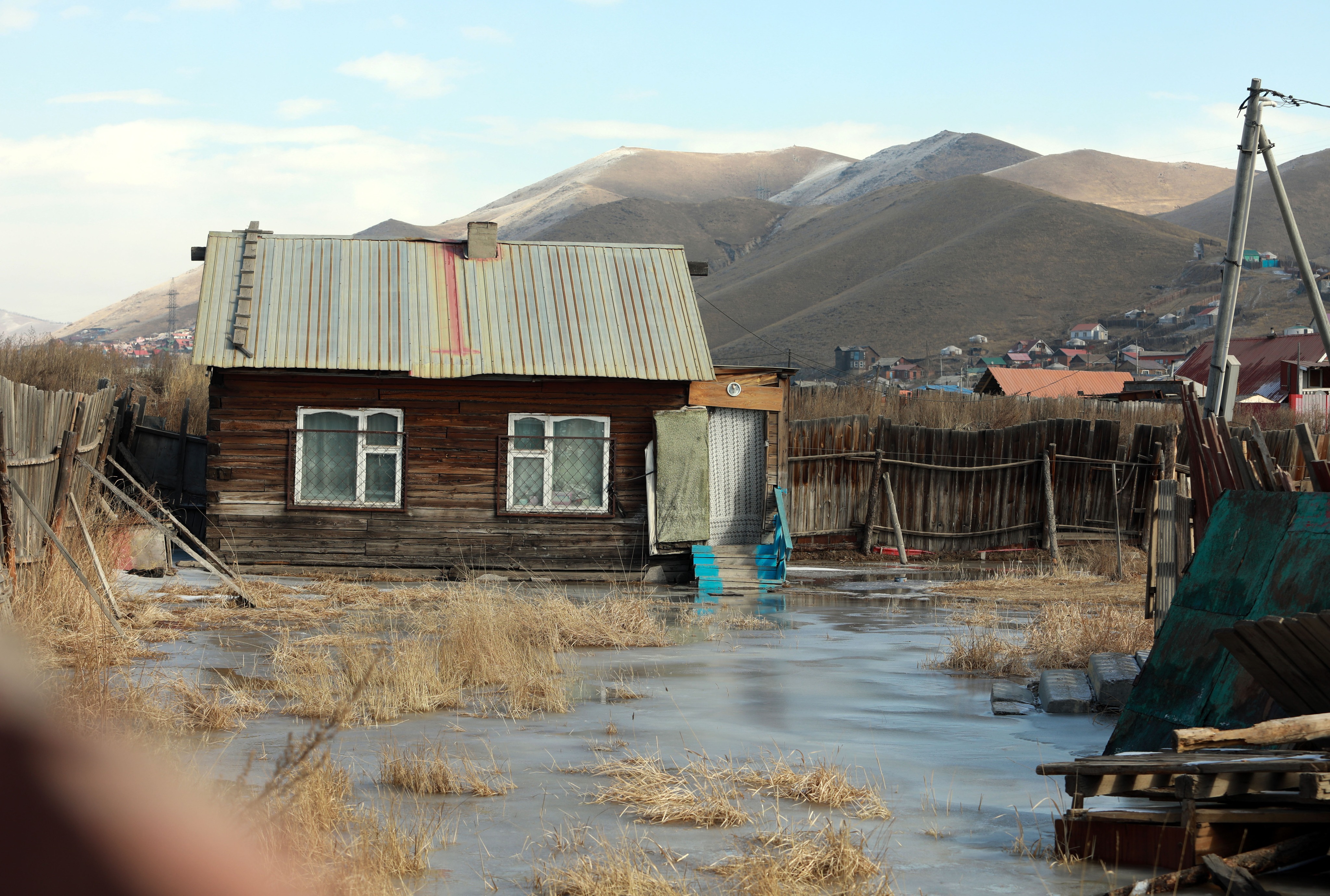 VIP76.mn | 2000 гаруй айл үерийн эрсдэлтэй бүсэд суурьшжээ