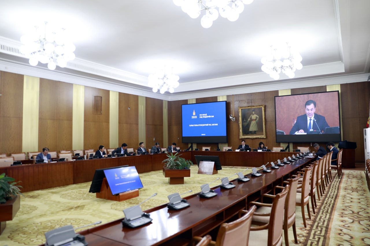 VIP76.mn | Уул уурхай, хүнд үйлдвэрийн сайд Г.Ёндон мэдээлэл хийв