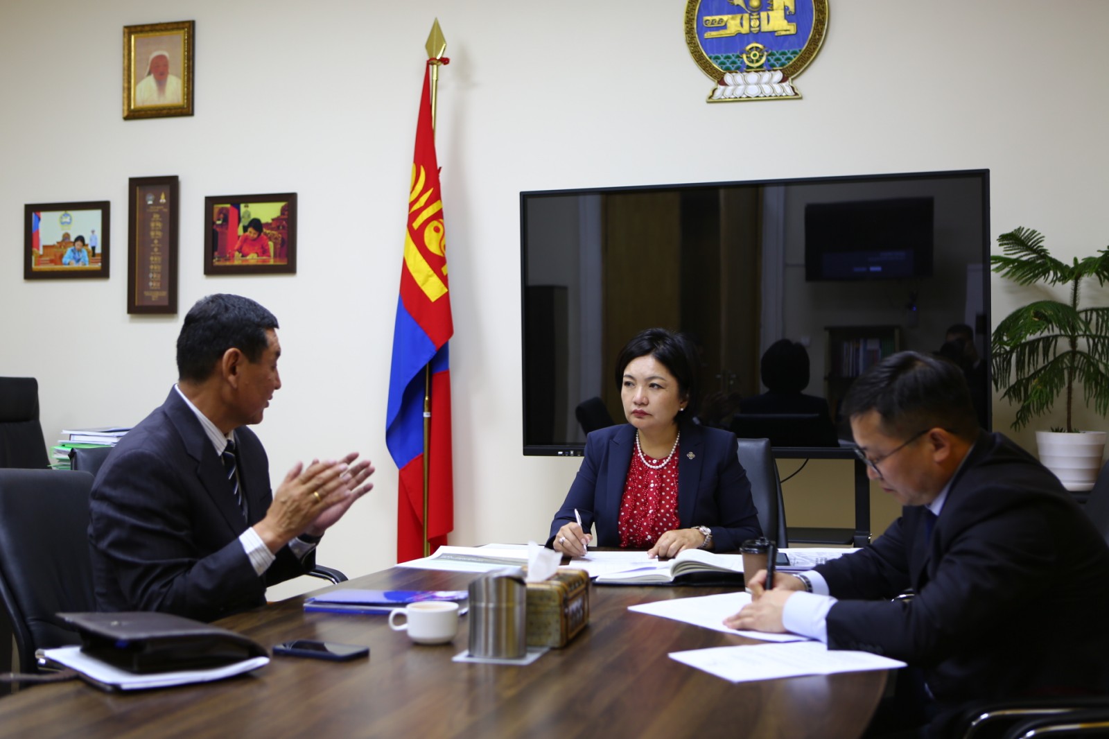 VIP76.mn | Агаар, орчны бохирдлыг бууруулахаар төлөвлөж буй ажлуудыг сонслоо