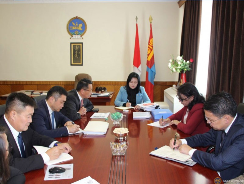 Vip76 Mn Байнгын хорооны дарга Г Мөнхцэцэг БШУЯ ны төлөөллийг хүлээн авч уулзлаа