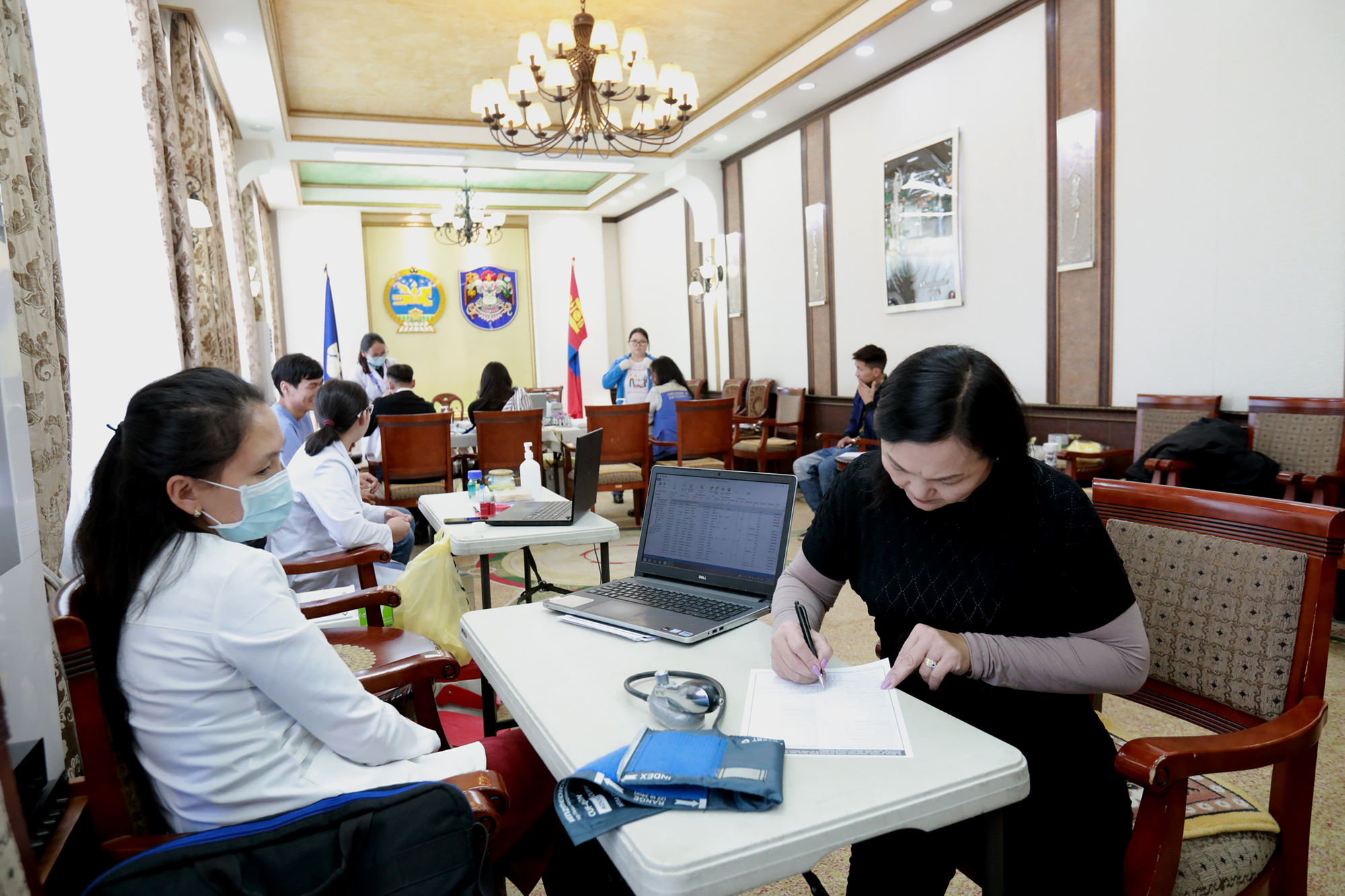 VIP76.mn | НЗДТГ-ын албан хаагчид, цусаа хандивлалаа