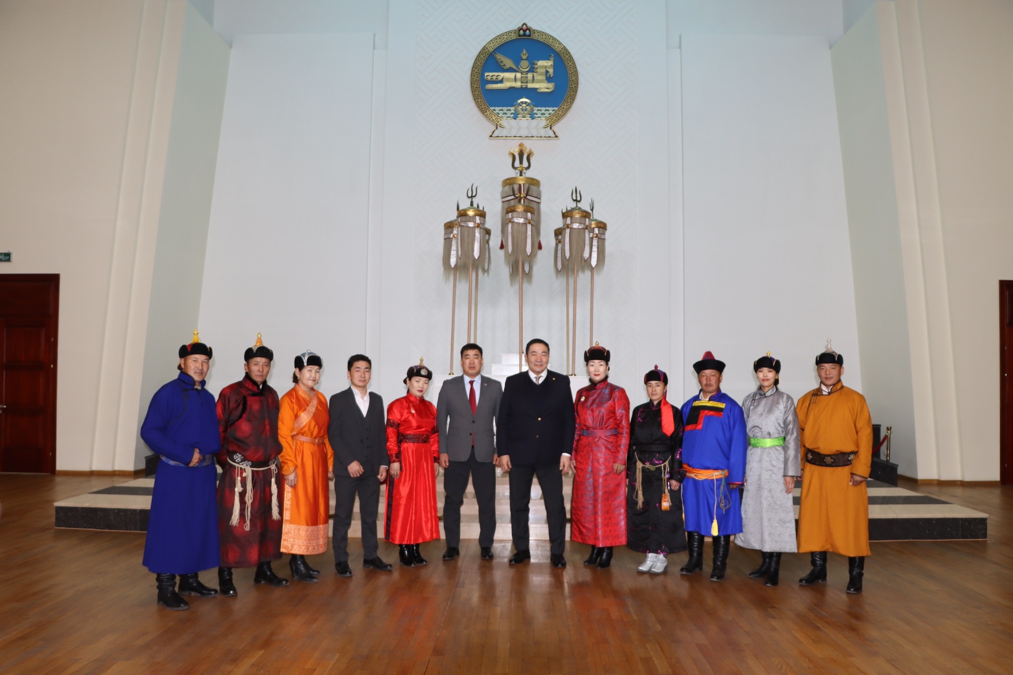 VIP76.mn | Сумдын сурын холбоодын төлөөллүүдийг Төрийн ордонд хүлээн авч уулзлаа