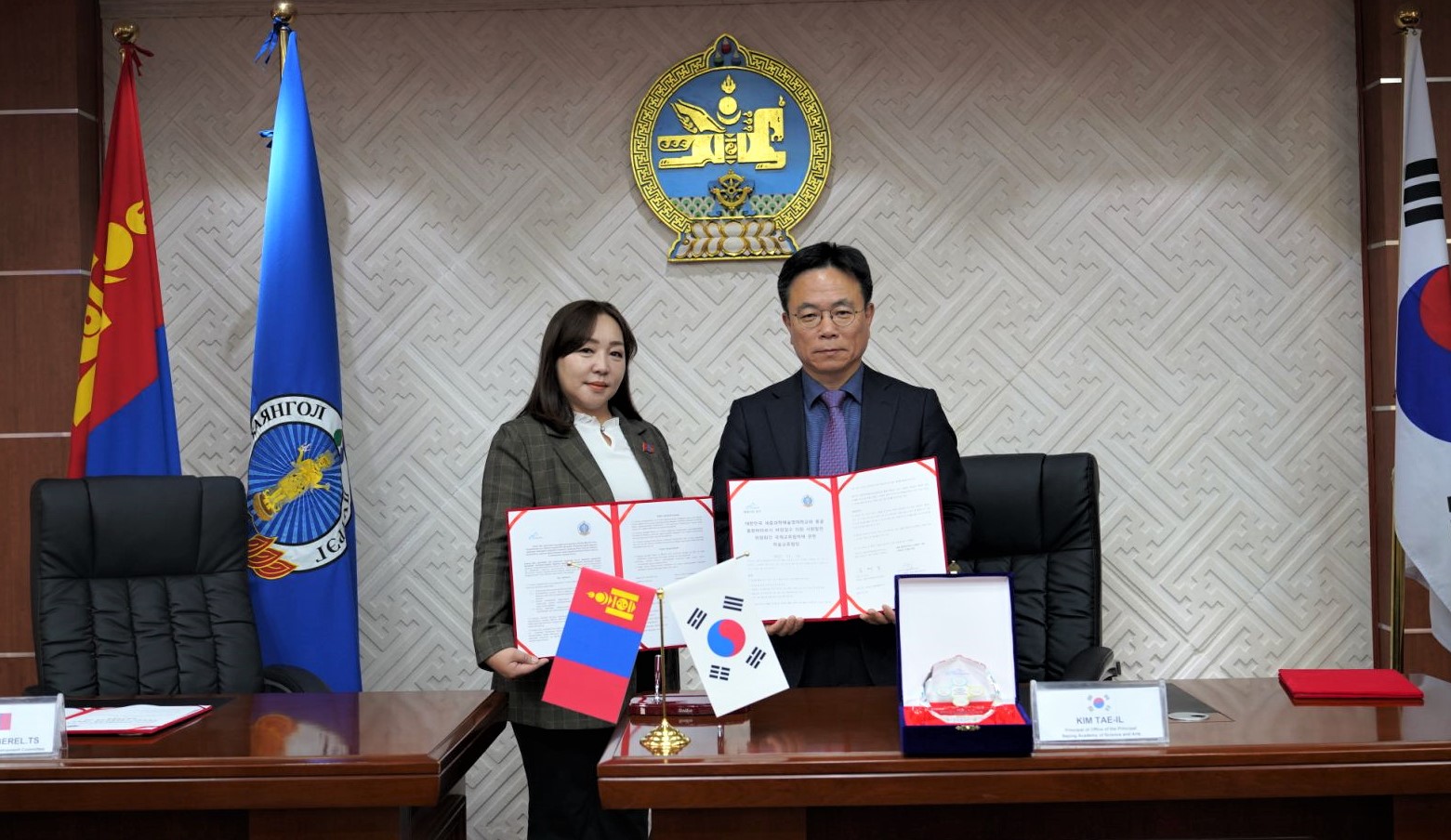 VIP76.mn | БГД-ийн ИТХ-ын нийгмийн хөгжлийн хороо БНСУ-ын Сэжүн шинжлэх ухаан, урлагийн гоц ...