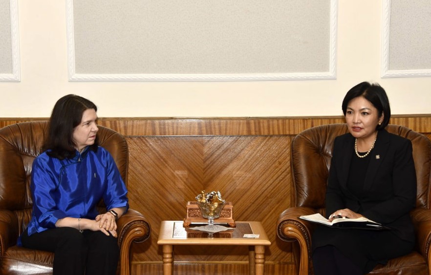 Vip76 Mn Байнгын хорооны дарга Б Саранчимэг НҮБ ын Хөгжлийн хөтөлбөрийн Суурин төлөөлөгч Илейн