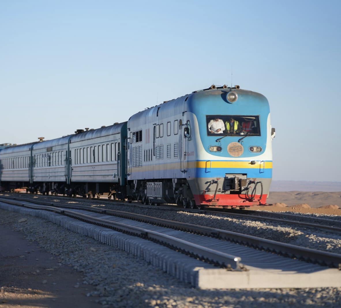 VIP76.mn | "Зүүнбаян-Ханги" чиглэлийн 226.9 км төмөр зам нээлтээ хийж “хөгжлийн судас лугшиж ...