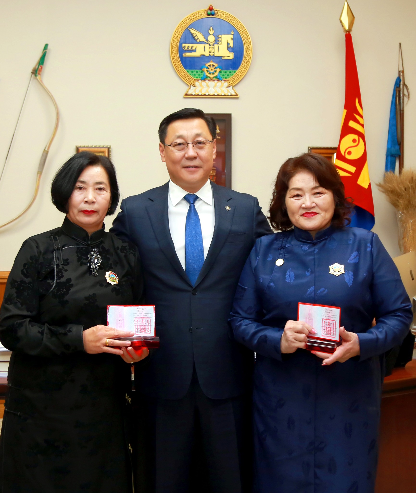 VIP76.mn | Шагнал гардууллаа