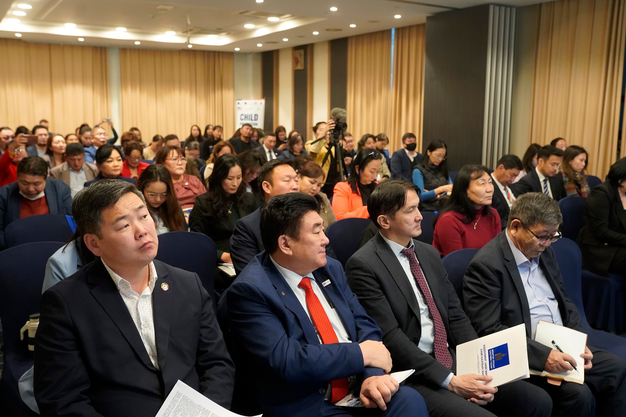 Vip76 Mn Хүүхэд хамгааллын бодлогыг хэрэгжүүлэх үндэсний сургагч багшийг бэлтгэж байна