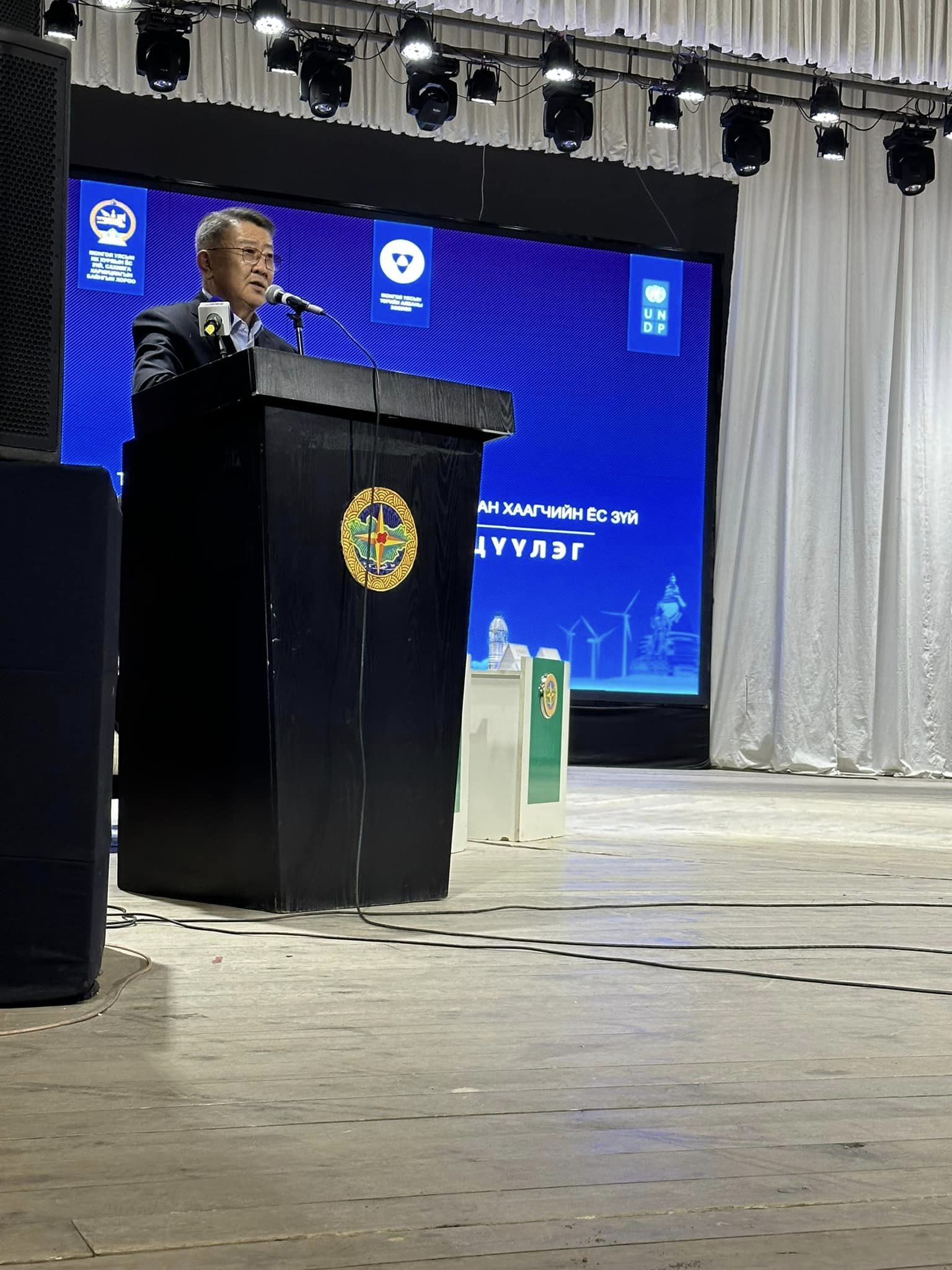 Vip76 Mn Төрийн албан хаагчийн ёс зүйн тухай хуулийн төслийн талаарх хэлэлцүүлэг боллоо