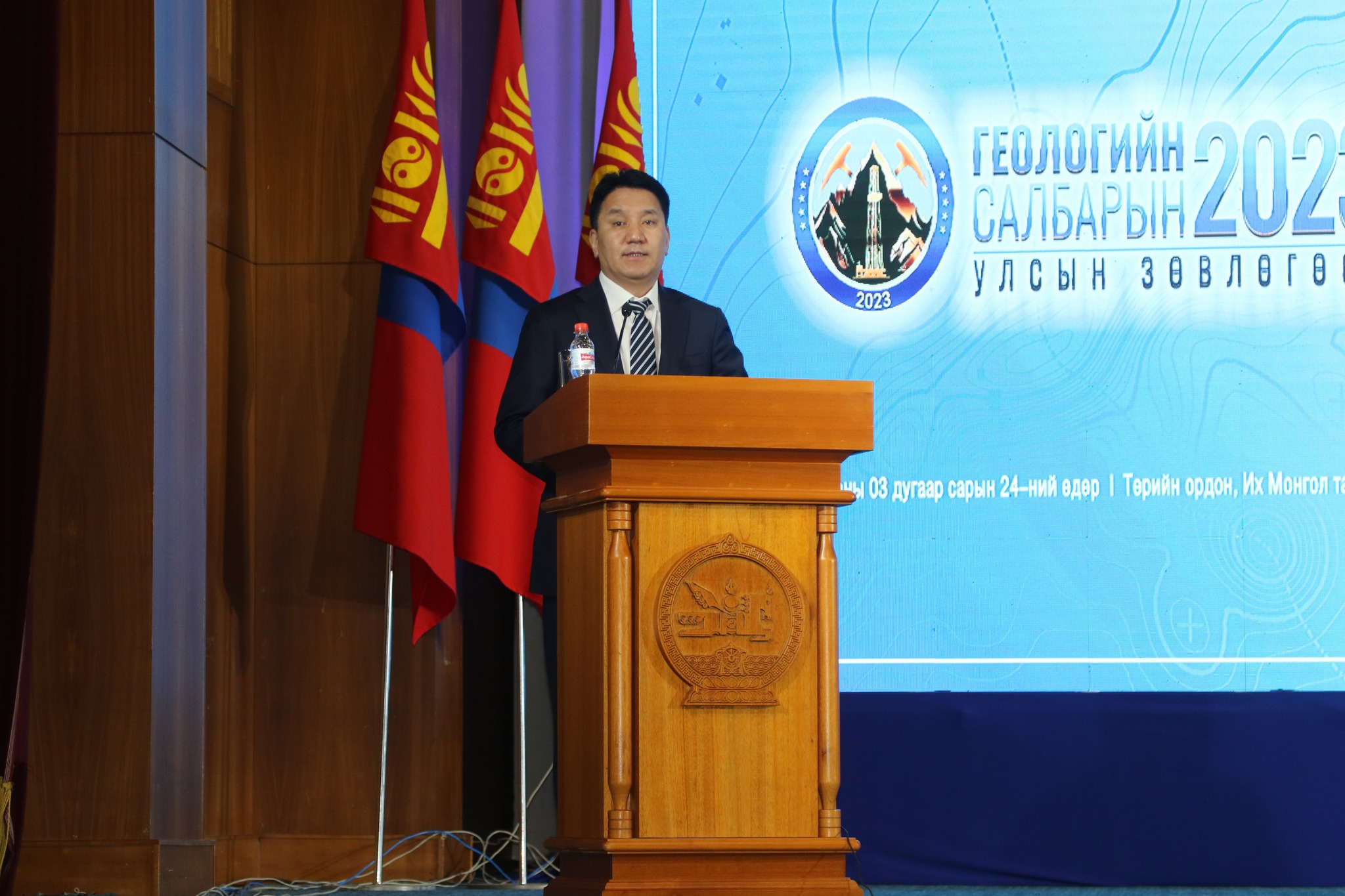 Vip76 Mn Уул уурхайн салбарын хөгжлийн төлөө бодллл нэгтгэх зөвлөгөөн эхэллээ