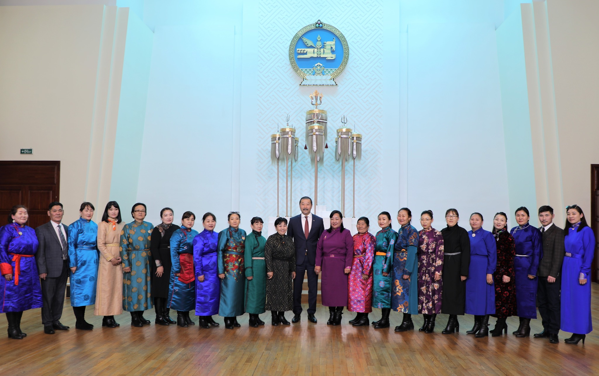 VIP76.mn | Булган аймгийн ЕБС-ийн нийт багш нарын 80 хувьд зөөврийн шинэ компьютер олгоно