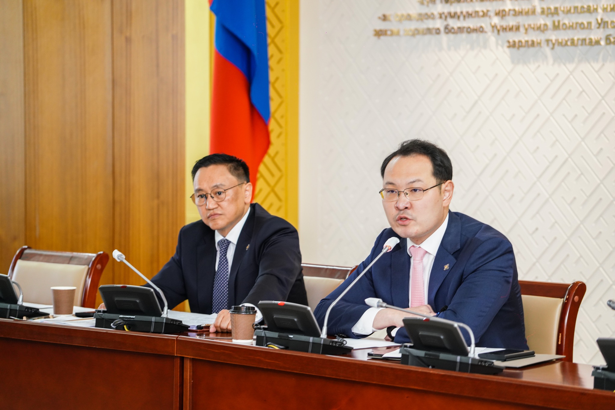 VIP76.mn | Цахим хөгжлийг дэмжих хуулиудад нийцүүлж салбарын 120 хуульд нэмэлт, өөрчлөлт оруулна