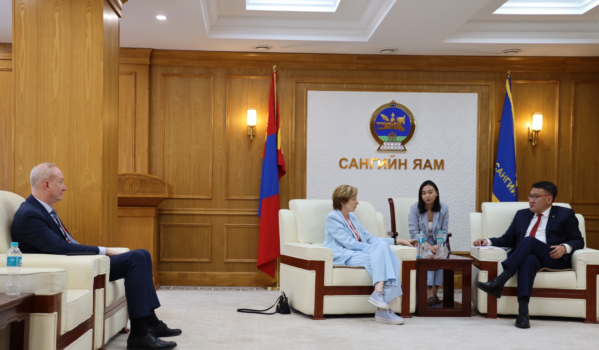 Vip76 Mn Европын сэргээн босголт хөгжлийн банк ны төлөөлөлтэй уулзлаа