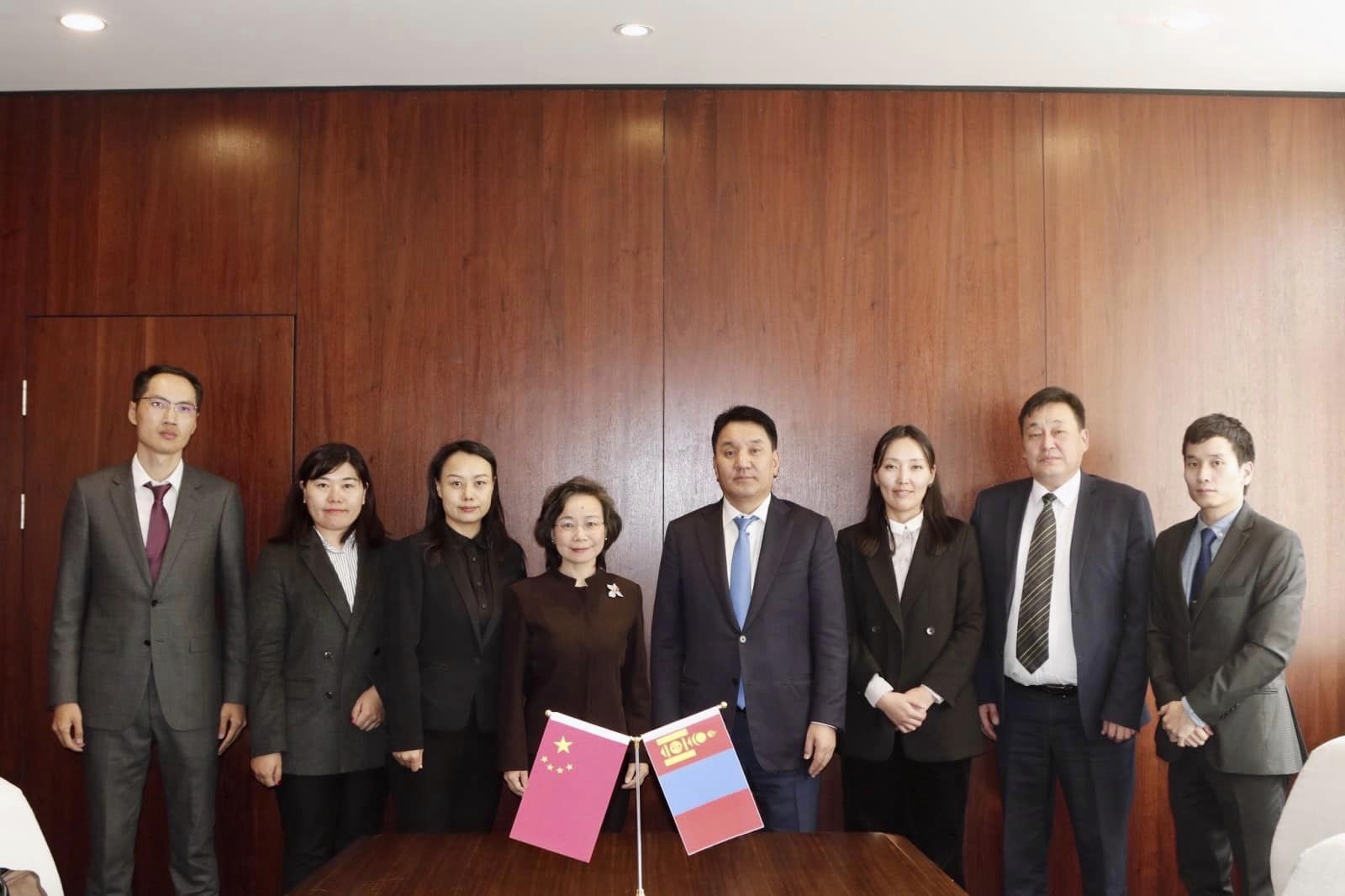 VIP76.mn | Шинээр томилогдсон элчин сайд нартай уулзлаа