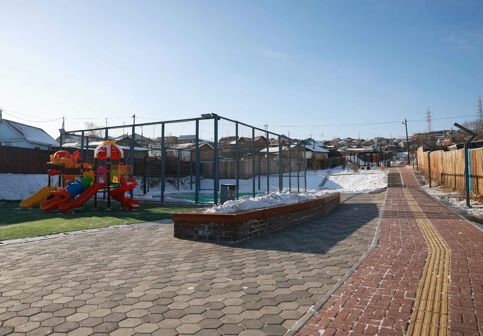 VIP76.mn | Гэр хороололд бичил цэцэрлэгт хүрээлэн байгуулан тохижуулжээ