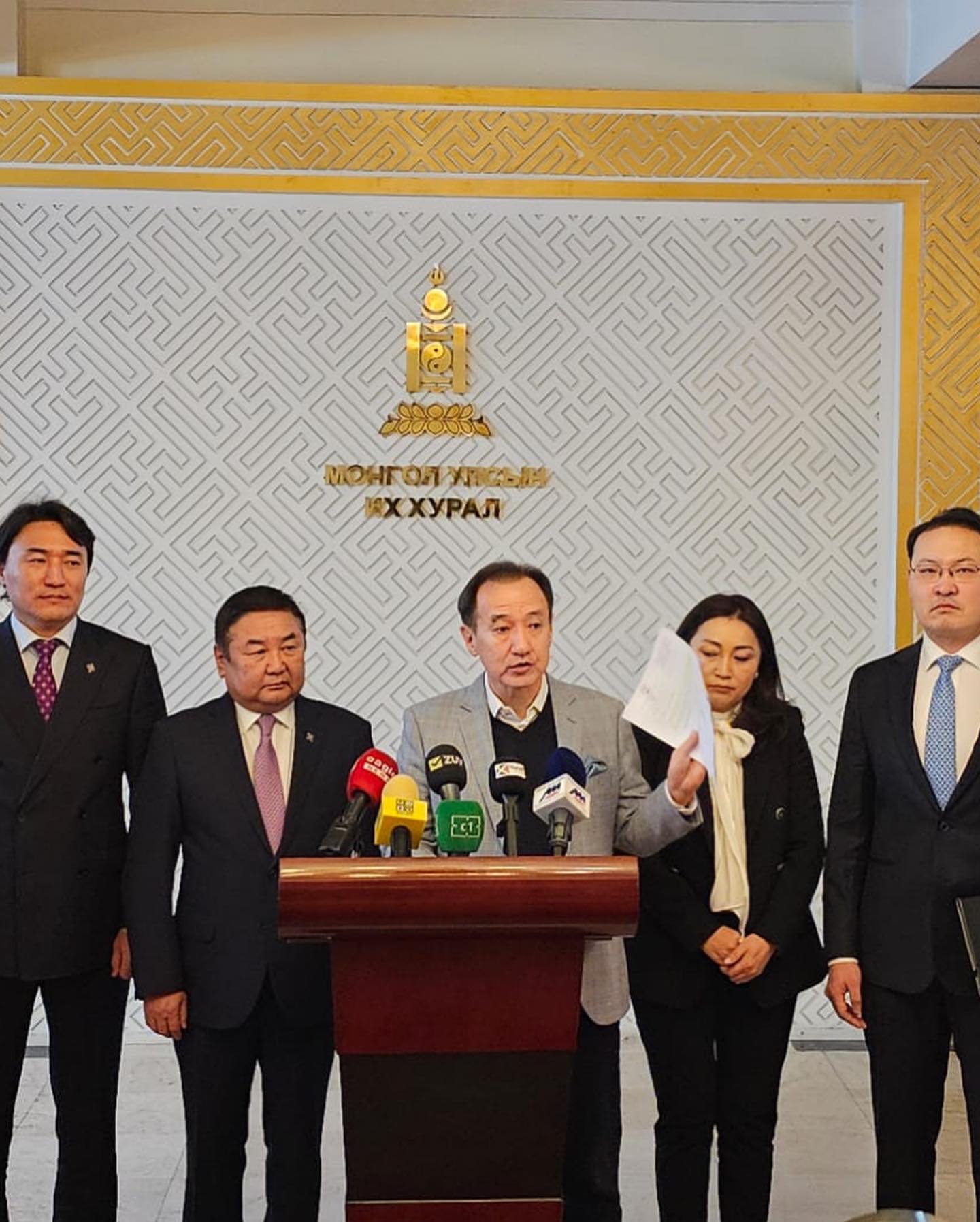 VIP76.mn | Төрийн ордонд иргэд нэвтрэхэд аливаа хувцаслалтын шаардлага тавихгүй