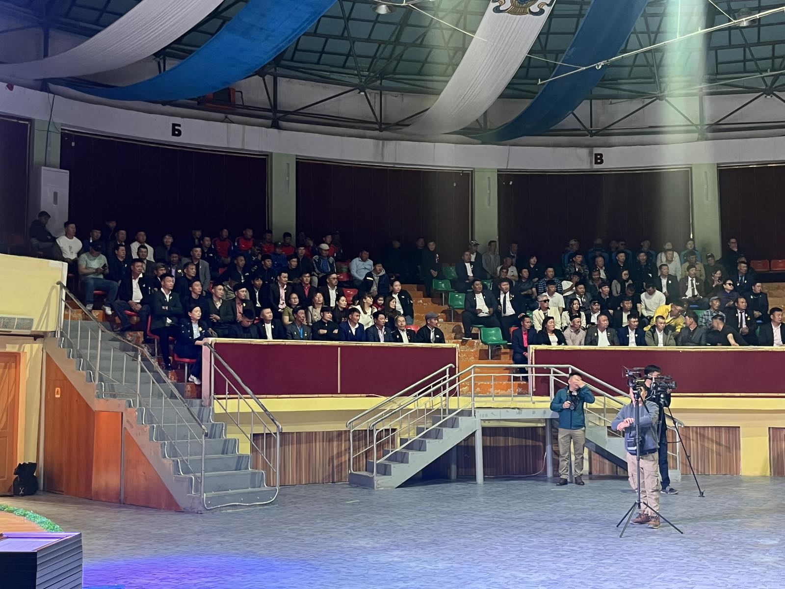 Vip76 Mn УИХ ын гишүүд тойрогтоо ажиллаж хийсэн ажлаа тайлагнаж байна