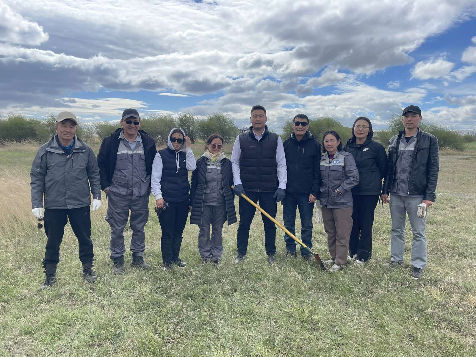 VIP76.mn | AМГТГ-ЫН АЛБАН ХААГЧИД 100 ХАЙЛААС ТАРИЛАА