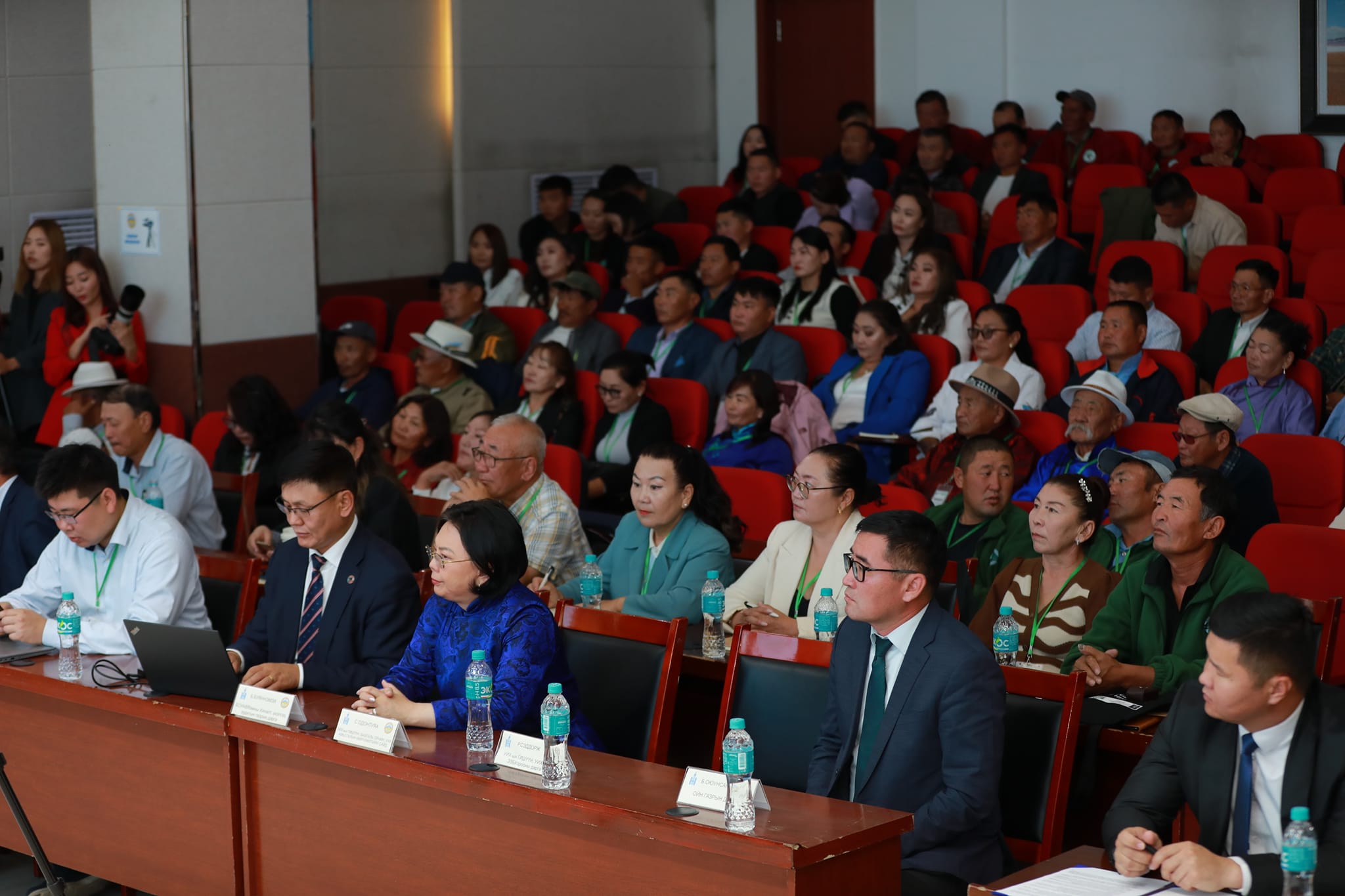 VIP76.mn | Өмнөговь аймагт тэрбум мод тарих санаачлага эрчимтэй өрнөж байна