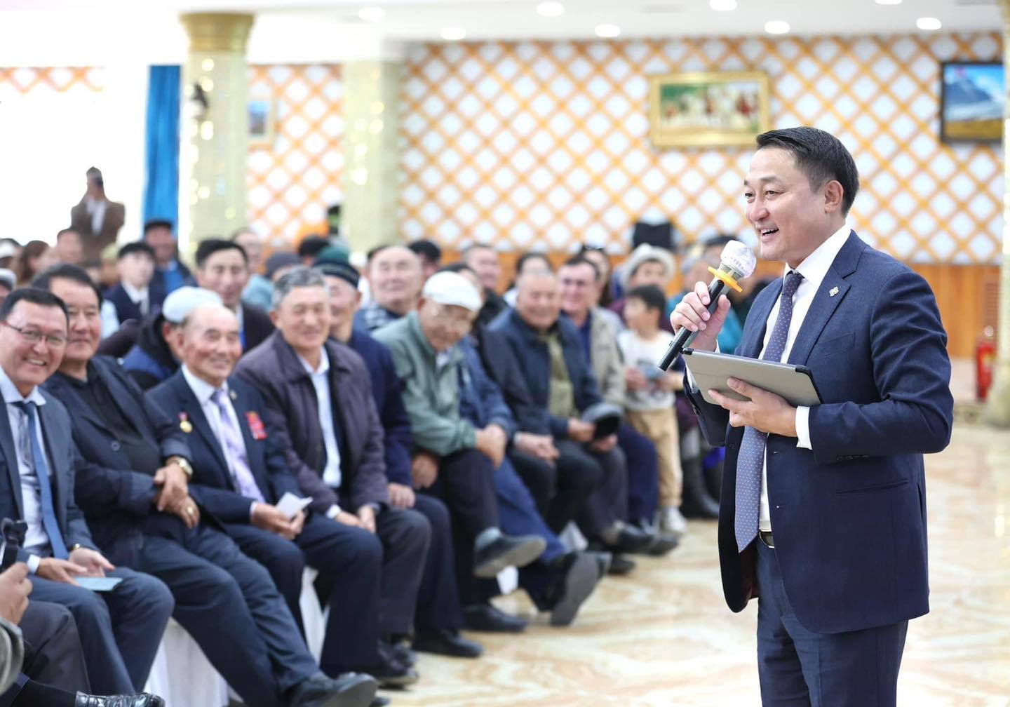 VIP76.mn | УИХ-ЫН ДАРГА Д.АМАРБАЯСГАЛАН БАЯН-ӨЛГИЙ АЙМАГТ АЖИЛЛАЛАА