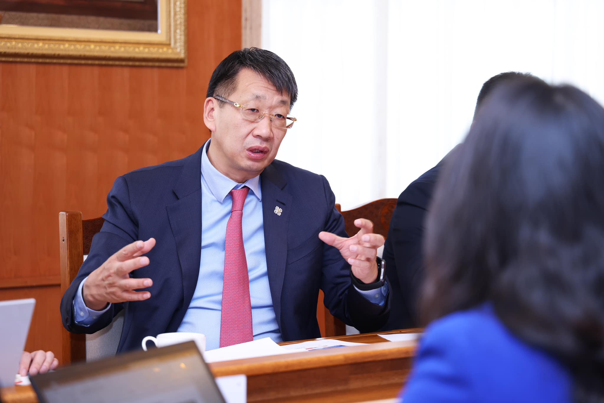 VIP76.mn | АЖЛЫН БАЙРАН ДЭЭРХ ДАДЛАГАЖИГЧИЙН ХӨТӨЛБӨРИЙГ САЙЖРУУЛЖ, ХӨДӨЛМӨР ЭРХЛЭЛТИЙГ НЭМЭГДҮҮЛНЭ