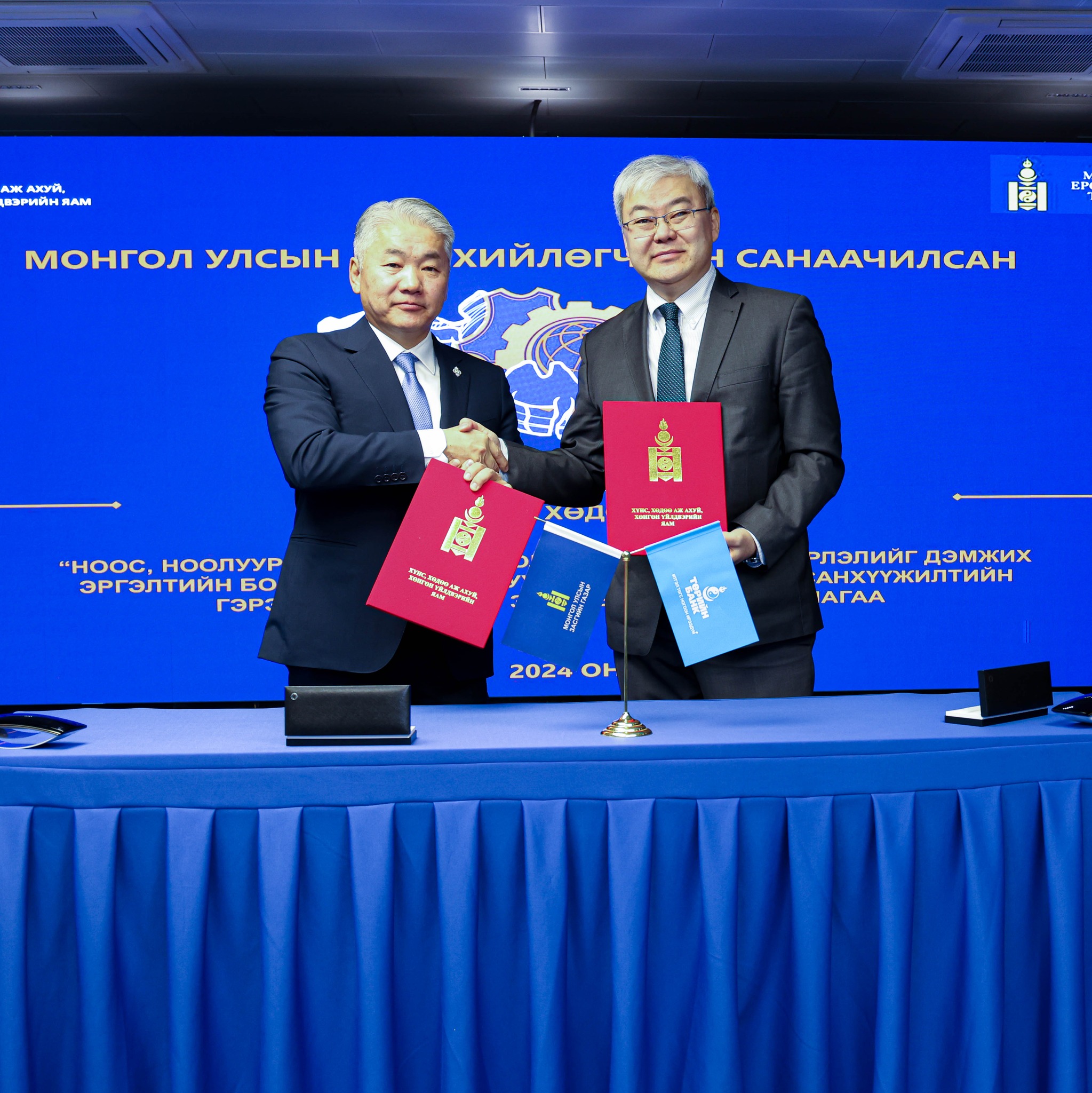 Vip76 Mn “Цагаан алт” үндэсний хөдөлгөөний зээлийн санхүүжилтийн гэрээнд гарын үсэг зурлаа