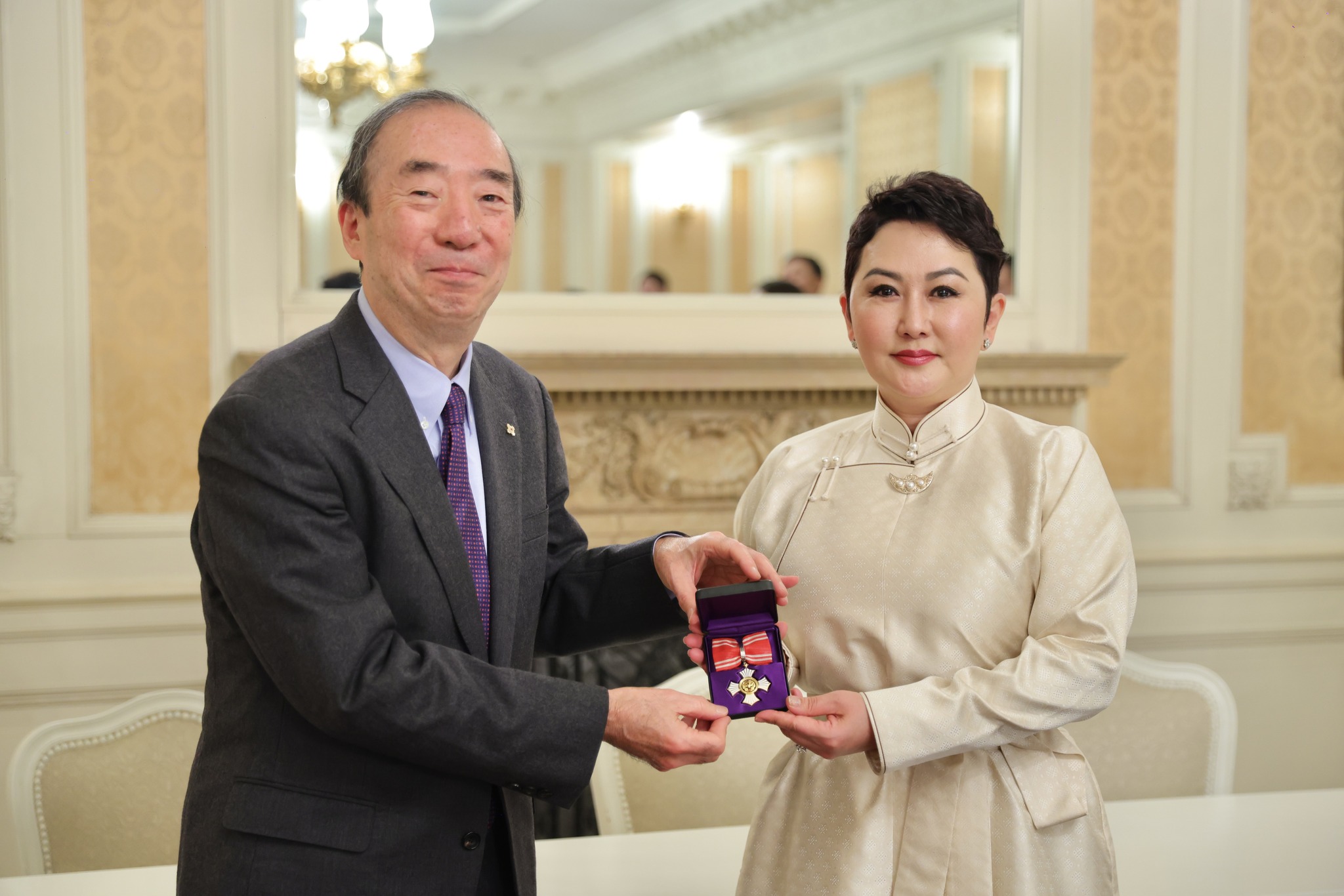 VIP76.mn | САЙД Б.БАТЦЭЦЭГ ЯПОНЫ УЛААН ЗАГАЛМАЙ НИЙГЭМЛЭГИЙН ЕРӨНХИЙЛӨГЧТЭЙ УУЛЗАЖ, ТУС ...