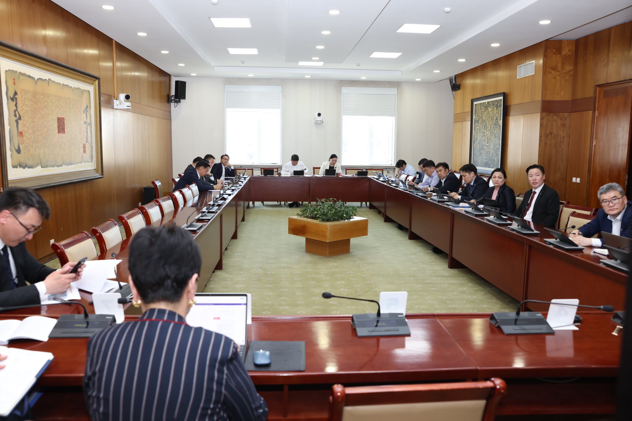 Vip76 Mn Хот тосгоны эрх зүйн байдлын тухай хуулийг хэрэгжүүлэх бэлтгэл ажлыг хангах