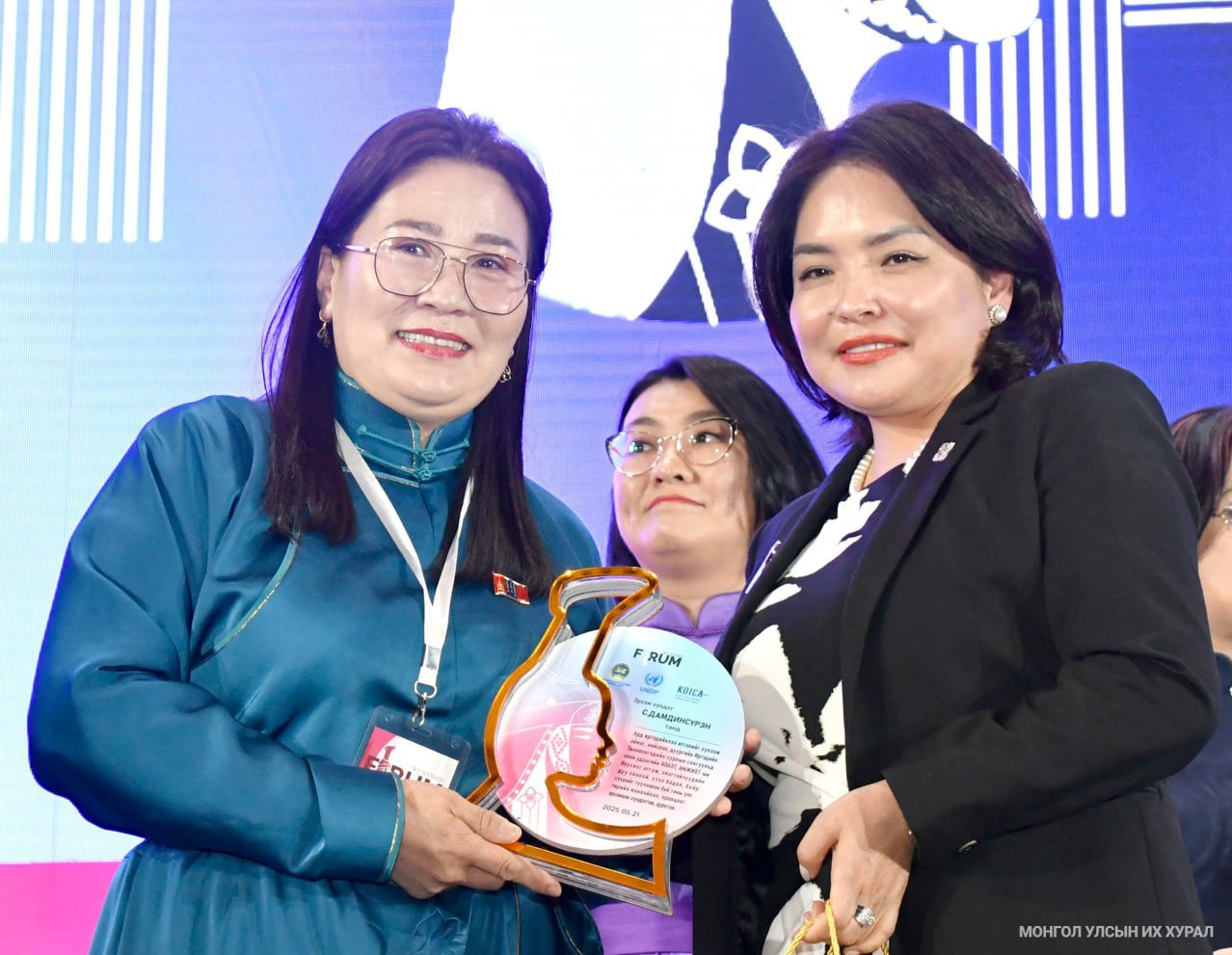 VIP76.mn | “Бид эмэгтэйчүүд” чуулган боллоо