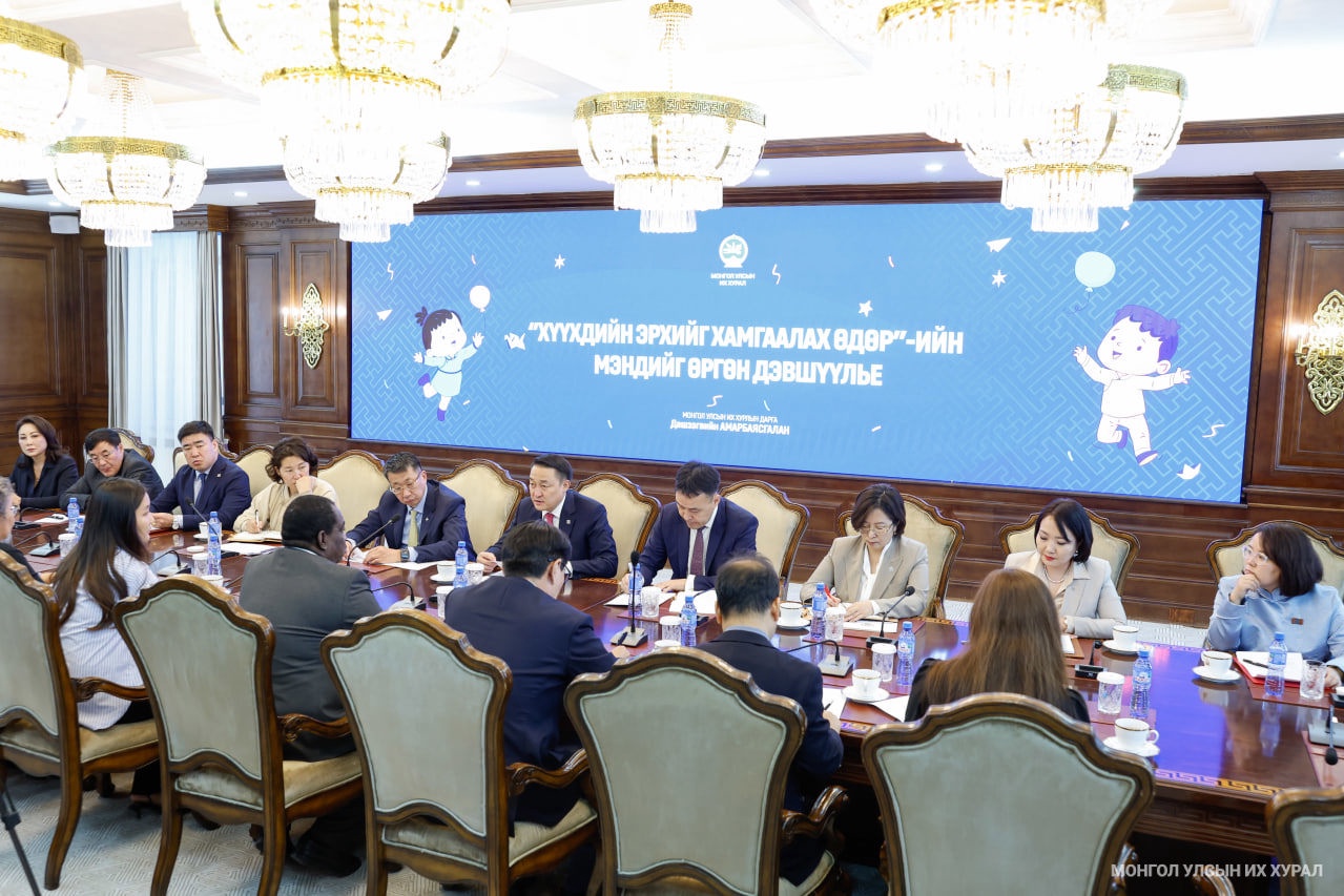 VIP76.mn | УИХ-ЫН ДАРГА Д.АМАРБАЯСГАЛАН МОНГОЛ УЛСАД ХҮҮХДИЙН ЭРХИЙГ ХАМГААЛАХ ЧИГЛЭЛЭЭР ҮЙЛ ...